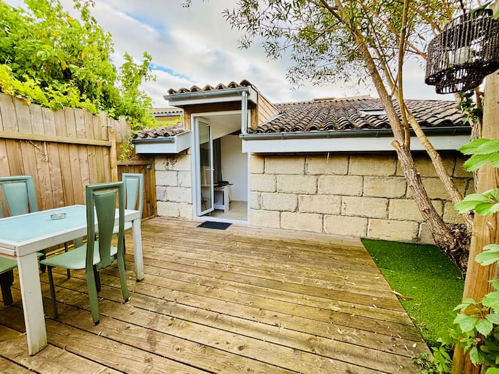 Gîte Calme Avec Grande Terrasse Bois - Bassens