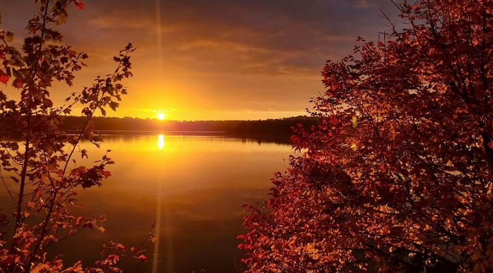 Grammy's Lake House On Lake Pocotopaug - Marlborough, CT