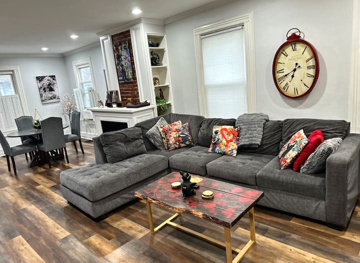 Red Bank’s Best Airbnb! 10/10 Location And Hot Tub - Red Bank, NJ