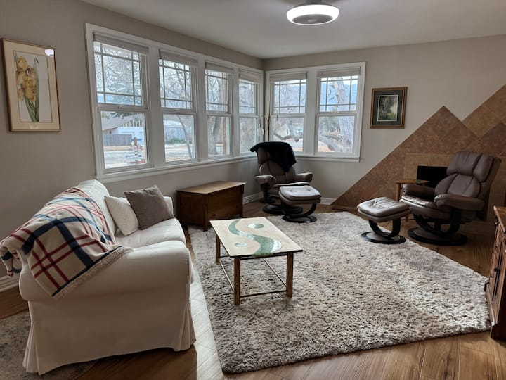 Bright Home W/attached Garage, Near Parks & More - 科羅拉多泉