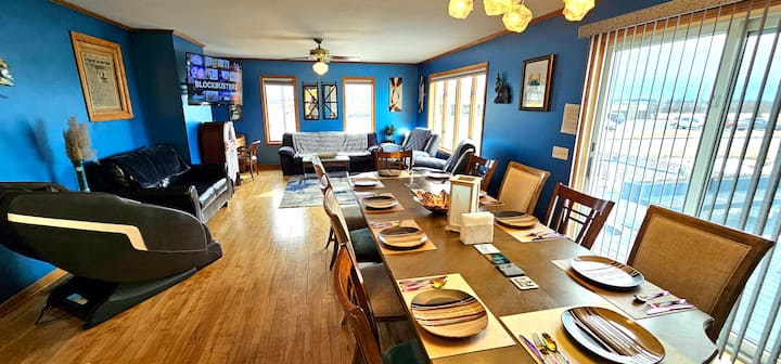 King Size Bed, Massage Chair, Rocks, Minerals, Art - Viroqua, WI