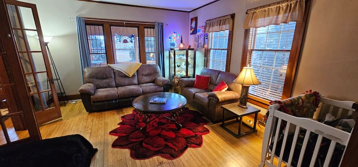 King Size Bed, Massage Chair, Viroquahouserentals - Viroqua, WI