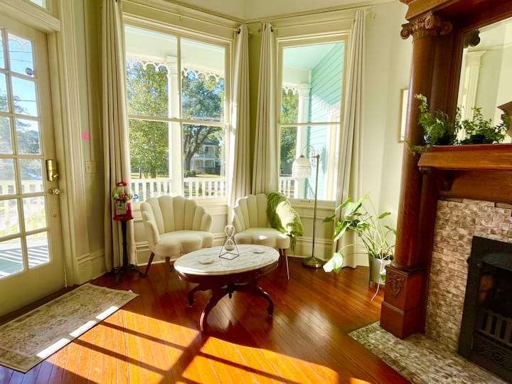 The Vintage Hummingbird-suite Near Downtown, Beach - Pensacola, FL