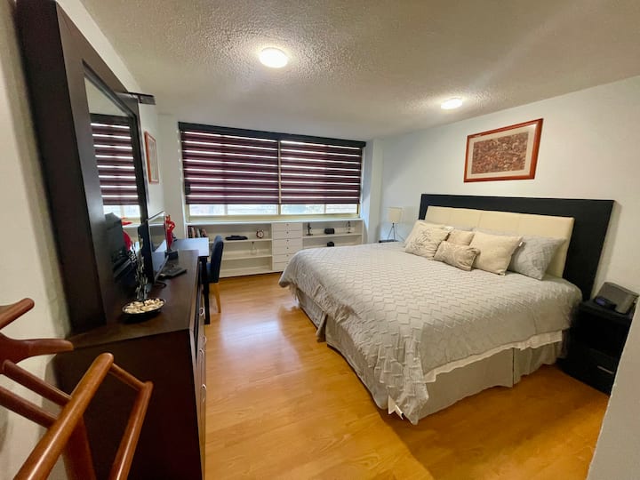 Dos Minutos A Pie Del ÁNgel De La Independencia. - Mexico State