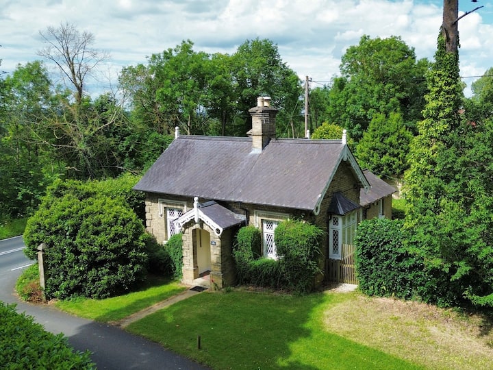 2 Bedroom Bungalow With Private Garden - Northamptonshire