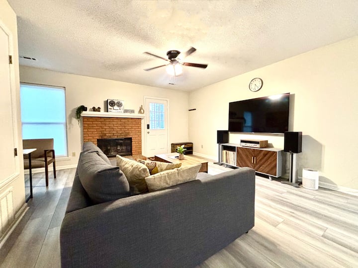 Modern Layout + Office Nook, Walk To Downtown - Birmingham, AL