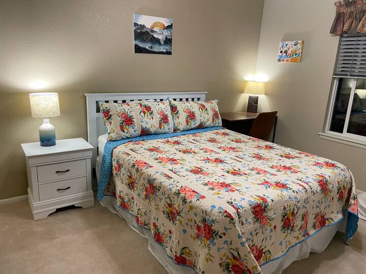 Private Room And Bath In Spacious Family Home! - Thornton, CO