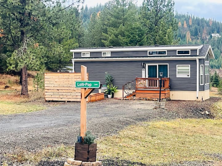 Charming Caribou Ridge Escape 
Private & Peaceful - Lake Coeur d'Alene, ID