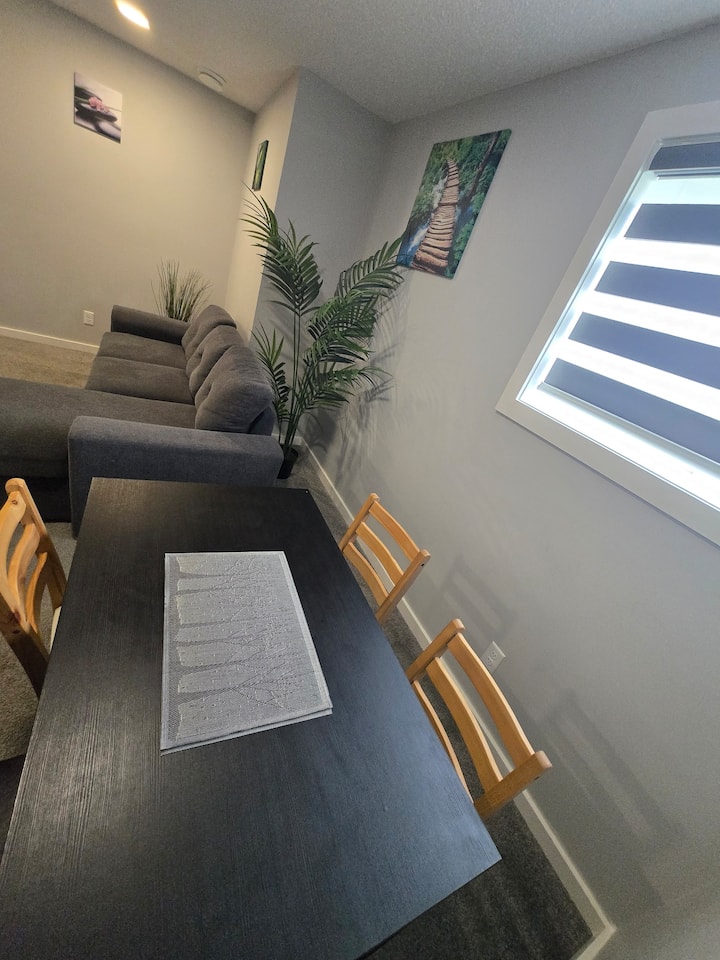 Cozy Vacation! 3min From Cinemaplex, Ymca, Shc,etc - Calgary