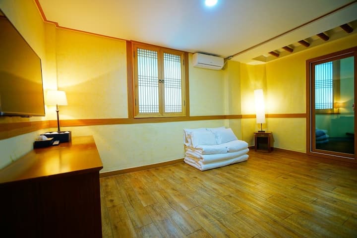 #한옥마을 #어진박물관 #경기전 #향교 침대룸A - Jeonju-si
