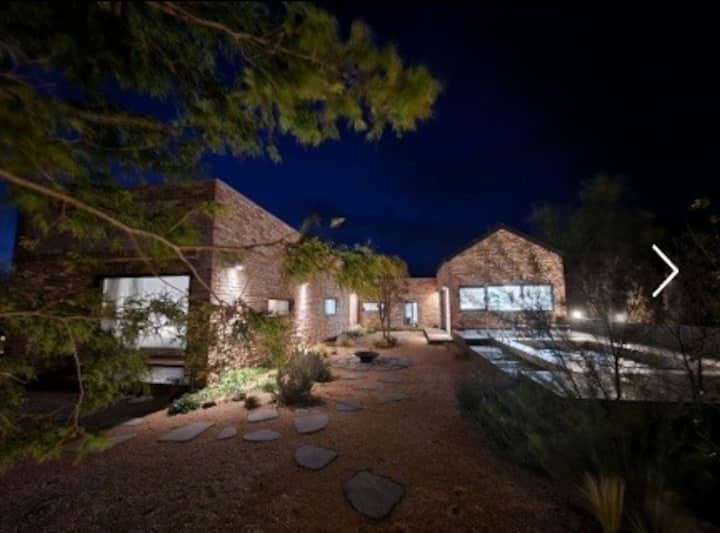 야외수영장과  천정 오픈형 실내 자쿠지, 모닥불, 정원이 있는 프라이빗 스테이 - Jeju