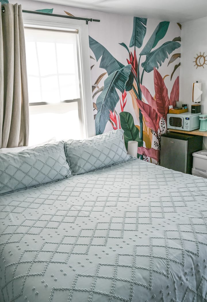 Downtown Boutique Bed & Bath W Balcony, Unit 1 - St. Augustine, FL