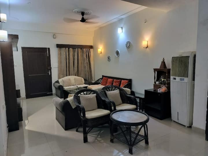 2bhk 5* Suite+modular Kitchen: Prime Varanasi - Varanasi