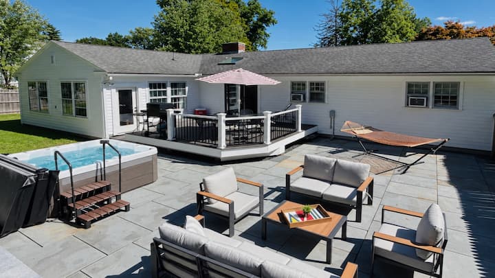 Chic, Mid Century 3+ Bedroom With Hot Tub! - Great Barrington, MA