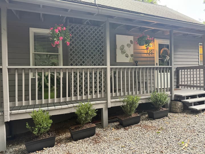 Cozy Mountain Retreat For The Ultimate Getaway! - Lake Junaluska, NC