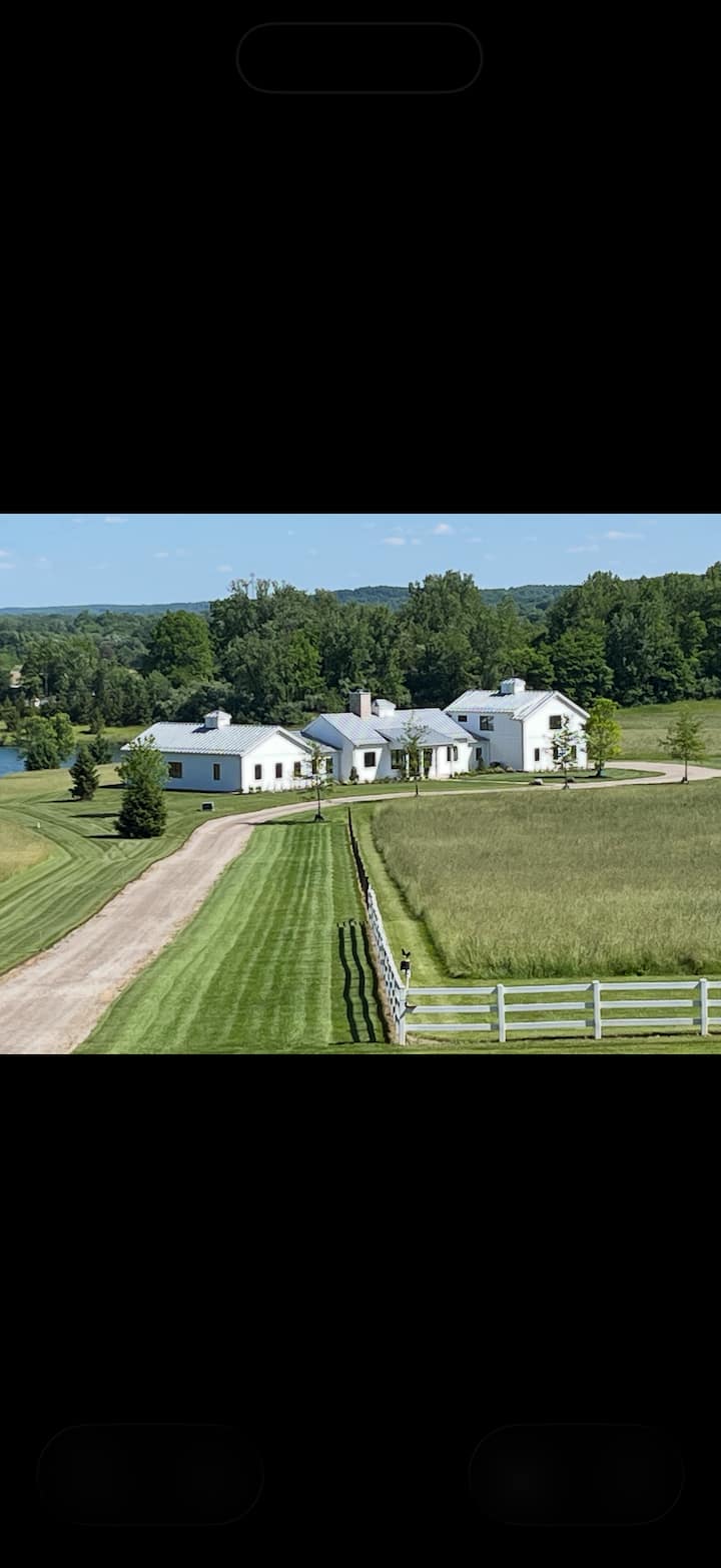 Luxury Napa Inspired Farm House With Lake Views - Candlewood Lake, OH