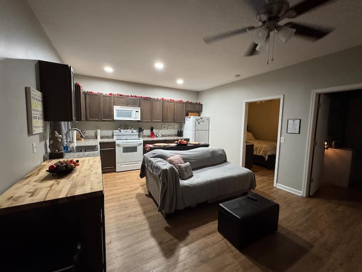 Cozy Private Guesthouse W/ Full Kitchen & Wi-fi - Rincon, GA