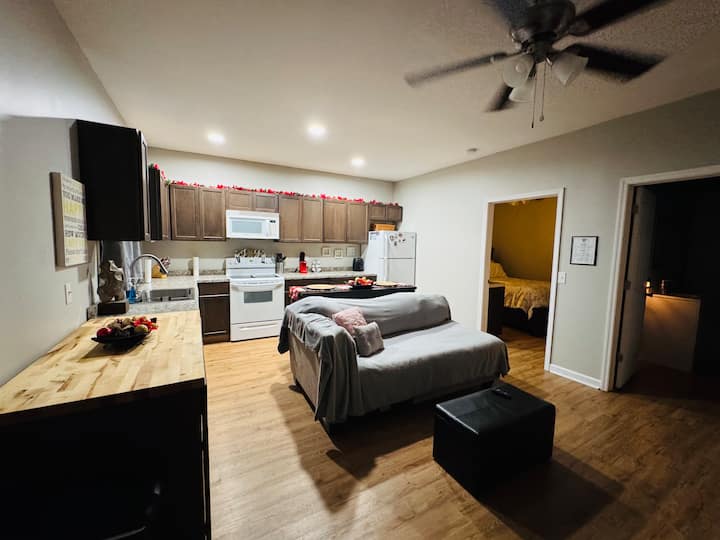 Cozy Private Guesthouse W/ Full Kitchen & Wi-fi - Rincon, GA