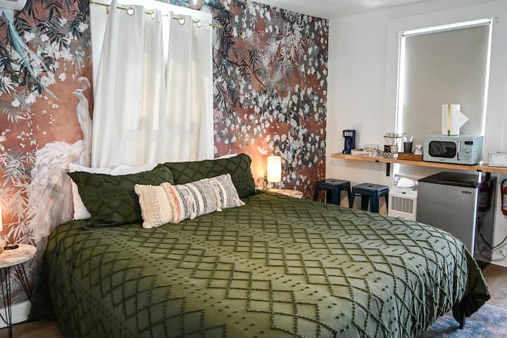 Downtown Boutique Bed & Bath W Balcony, Unit 3 - St. Augustine, FL