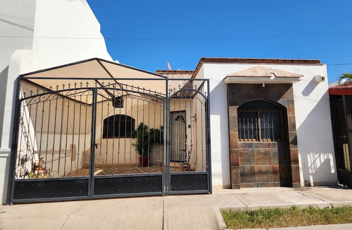 Casa San Jerónimo, En Col. Scally,  Cerca De Todo. - Los Mochis