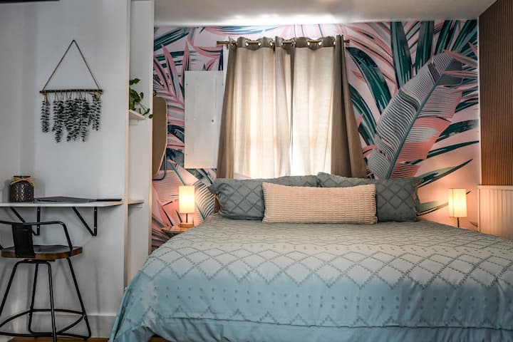 Downtown Romantic Boutique Bed & Bath, Unit 6 - St. Augustine, FL