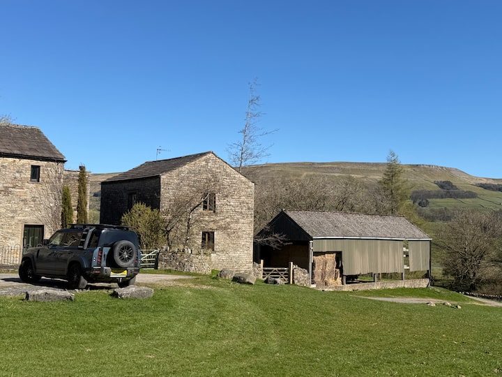 Hawes Hollyhock Barn - Hawes