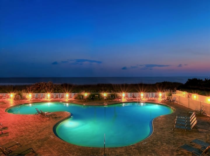 3 Beachfront Suite W/ Heated Pool & Balcony - St. Pete Beach, FL