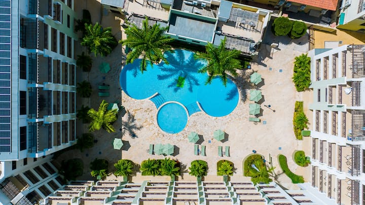1br 2ba Corner Condo On Top Floor W/ Amazing Views