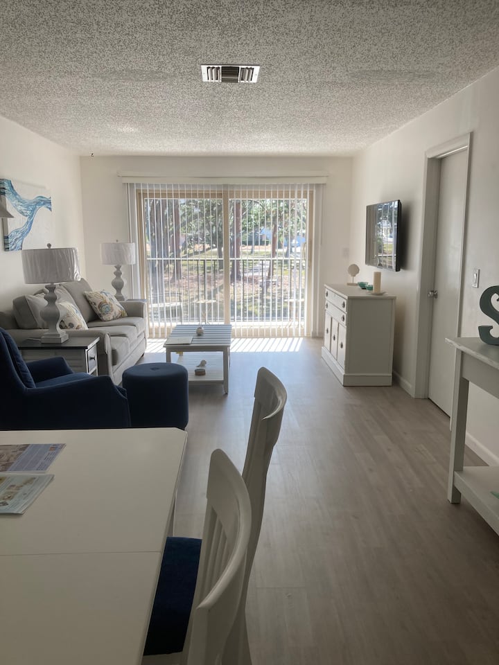 2br/2ba Condo That Is 4 Block To The Beach/town - Venice Beach, FL