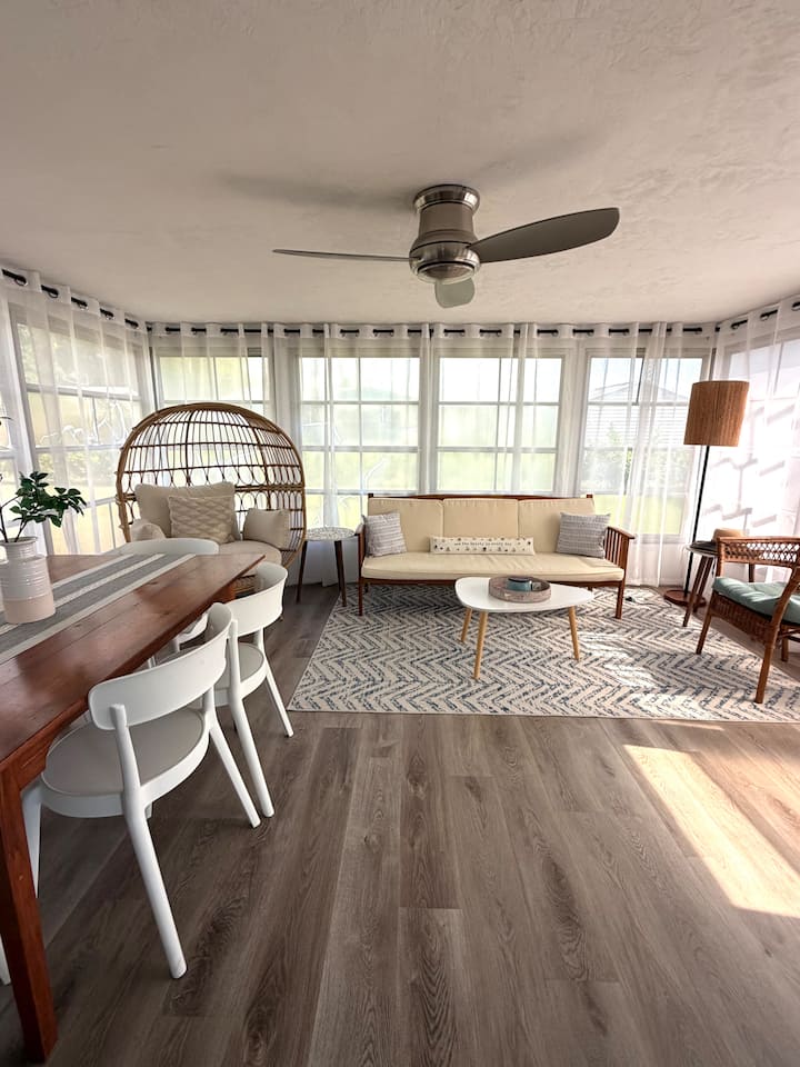 Bohemian Bungalow / Washer + Dryer / Private - Fort Myers, FL