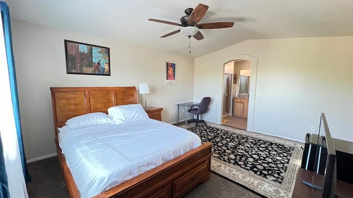 Elegant Master Suit With Shower,toilet And Fridge, - Marana, AZ