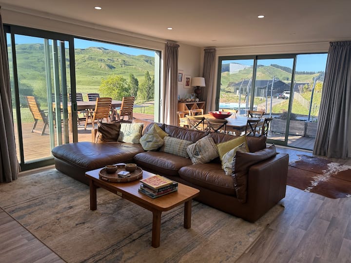 4 Bedroom Ocean Beach Paradise, With Pool - New Zealand