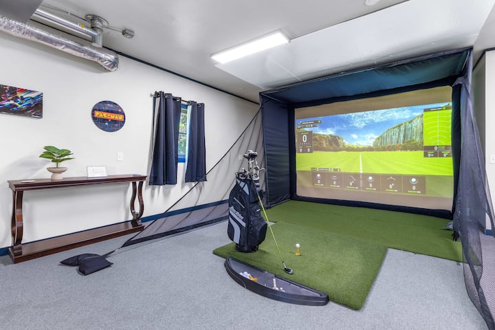 Golf Simulator  Hot Tub  Arcade  Massage Room - Rockford, IL