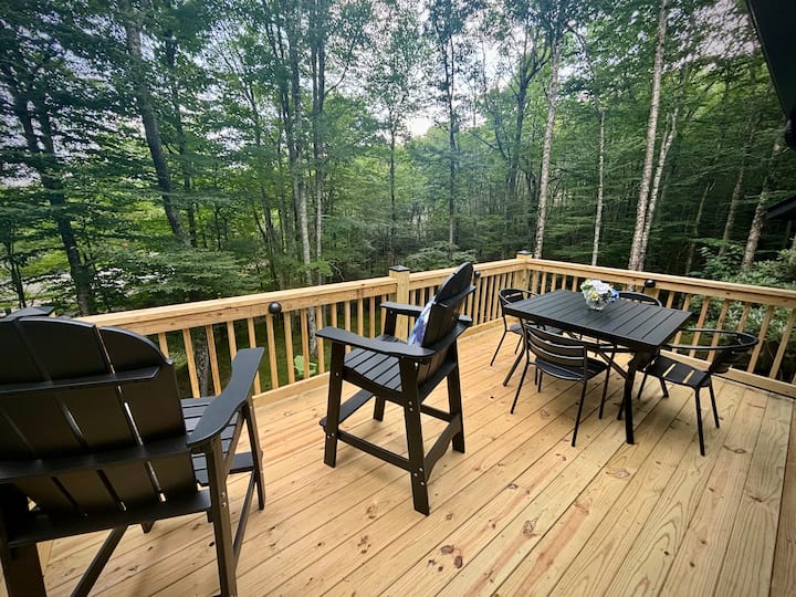 Creekside Retreat! Trails, New Deck, Kitchen, Ac! - Sugar Mountain, NC