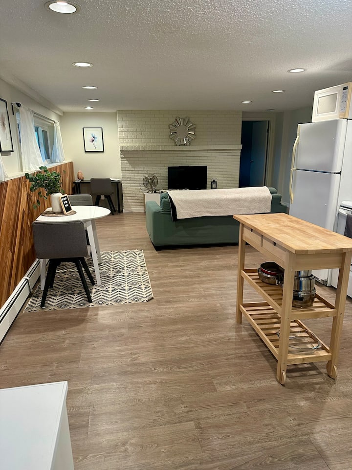 Private 1 Bed Suite In Royston - Comox