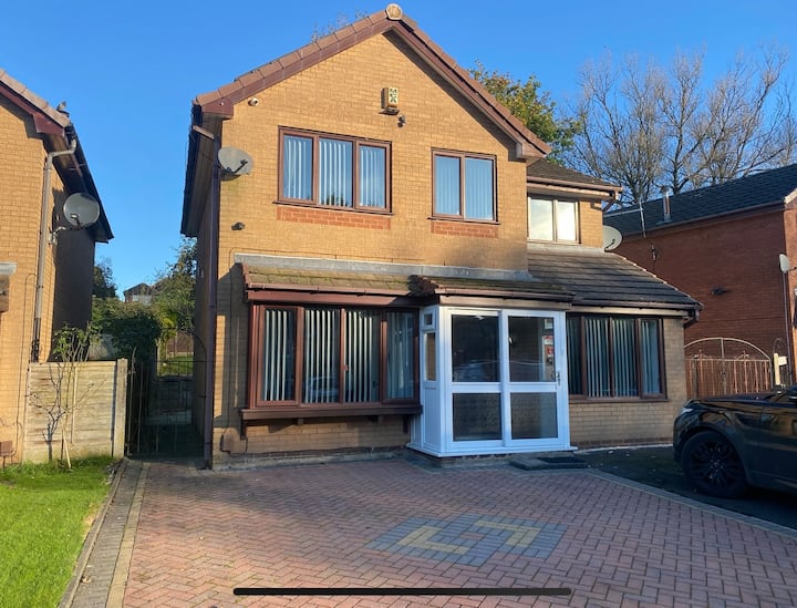 Nice 4/5 Bedroom Detached House Near Heaton Park - Salford