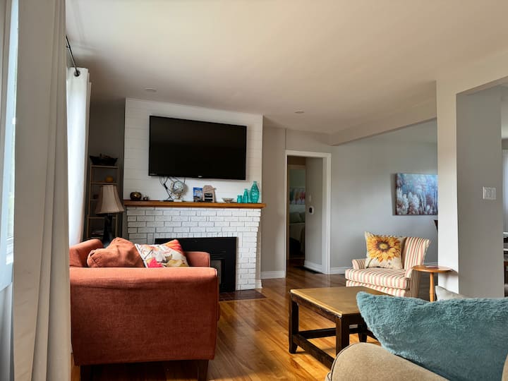 Beautiful Bungalow, With In-law Suite - Moncton