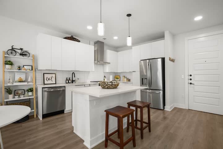 Condo East 7th - Long Term Stay. Walk To Desnudo - Austin, TX