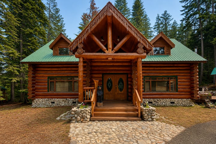 Log Cabin Life| Hot Tub | Pool Table | Bbq | Deck - Lake Wenatchee, WA
