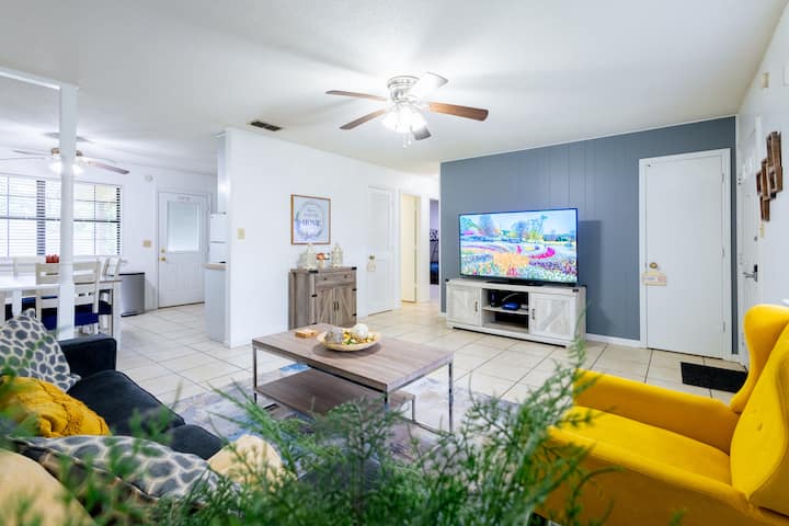 Peaceful,
2 Bed/1 Bath
5 Miles From Stadium&1.5tmh - Tallahassee, FL