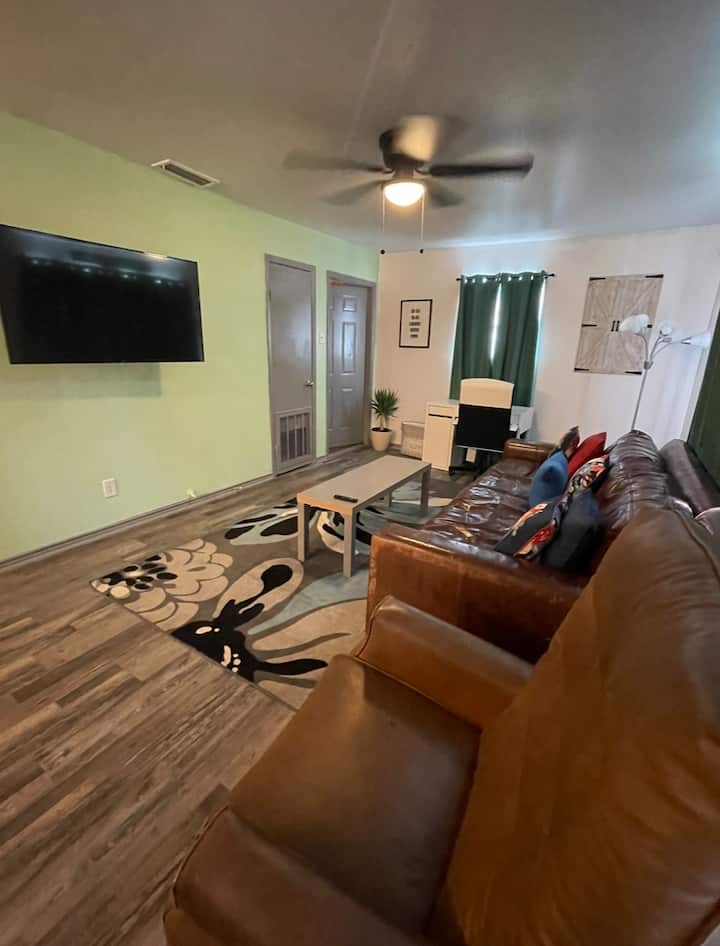 Beautiful Blue Peaceful Retreat 3 Bedrooms - Cedar Hill, TX