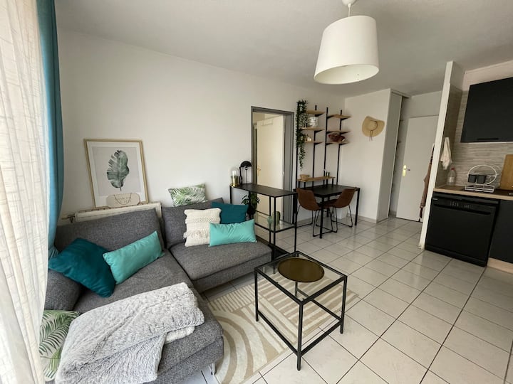 Appartement Calme Et Cosy Avec Terrasse Fleurie - Aubagne