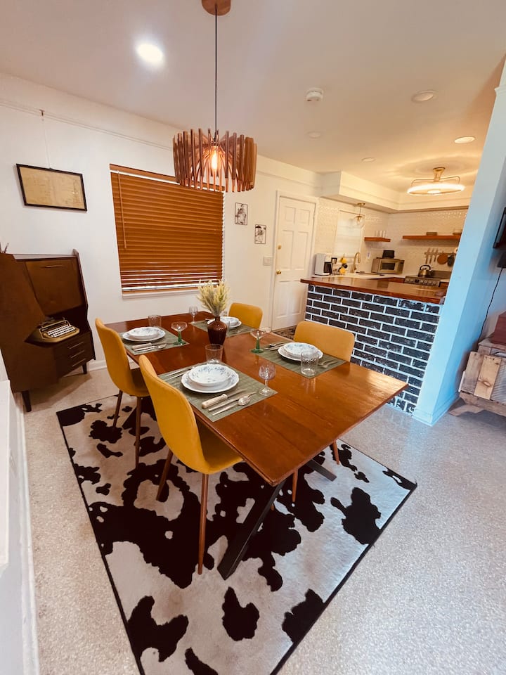 Two Houses For One! A Midcentury And A Tiny Cabin! - タンパ, FL