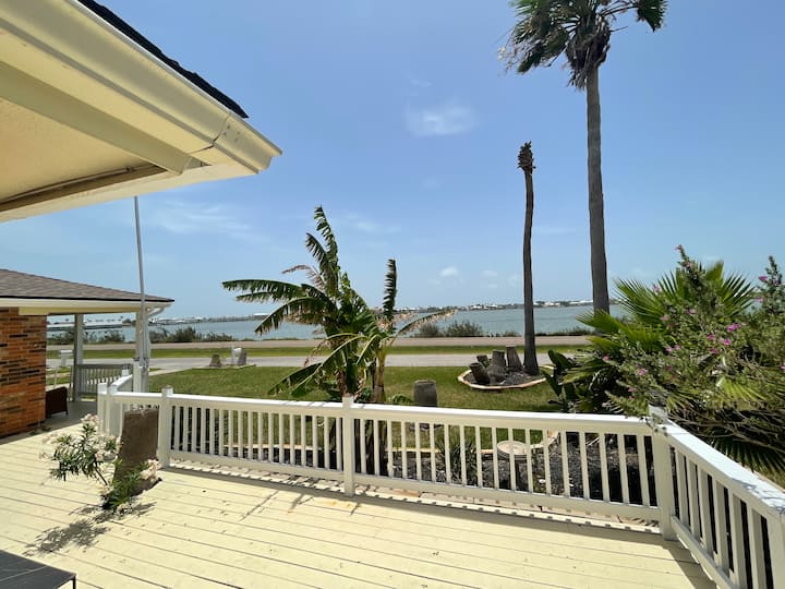 4br/3ba Waterfront Home- Sleeps 11- Pet Friendly! - Rockport, TX