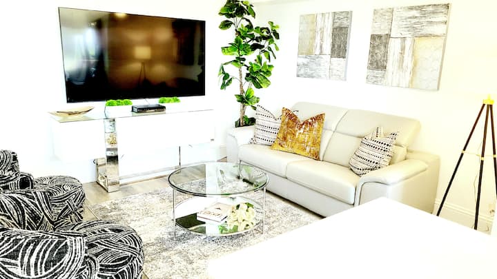 Poshpadz -Oceanview Villa-resort Complex, Penthouse, Sleeps 4, Walk To Beach - Jupiter, FL