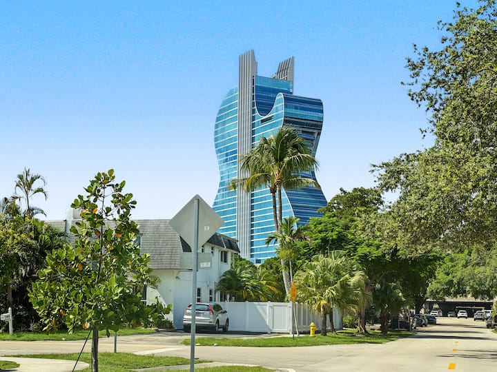 3 Br By Hard Rock Guitar Hotel Casino Mins Away - Dania Beach, FL