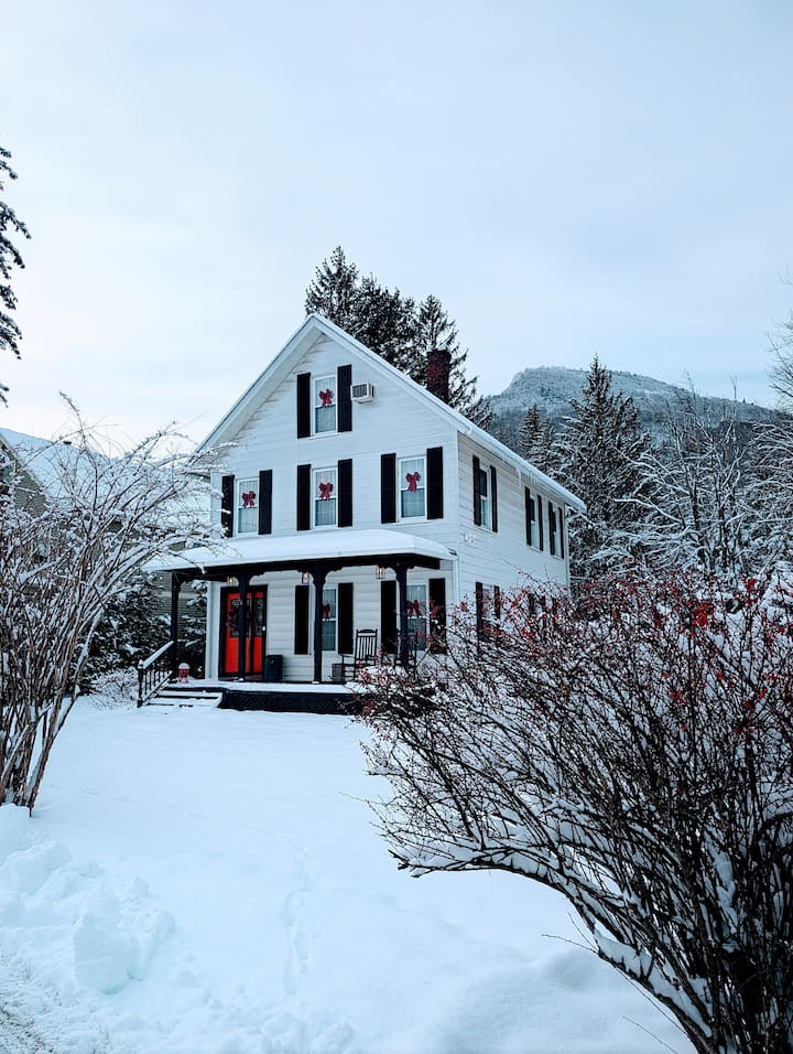 Hunter Creek House W/ Hot Tub, Firepit, Bbq, Deck - Hunter Mountain, NY