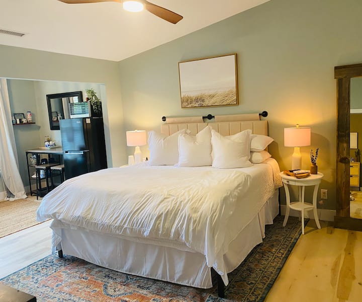 Pawleys Island Master Suite Beneath The Oaks - Pawleys Island, SC