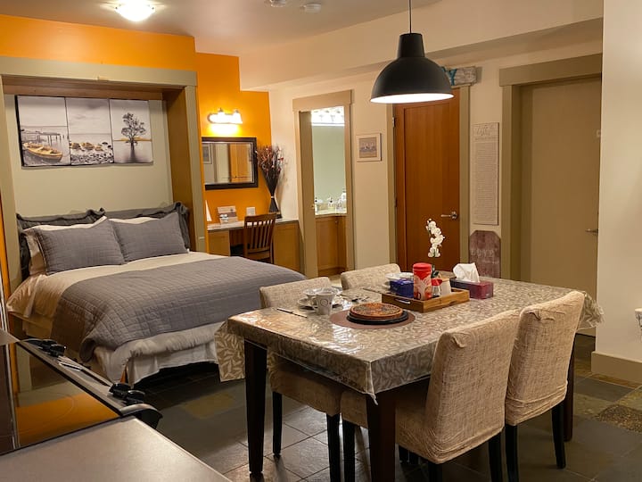 Home-away Seascape Suite - Sechelt