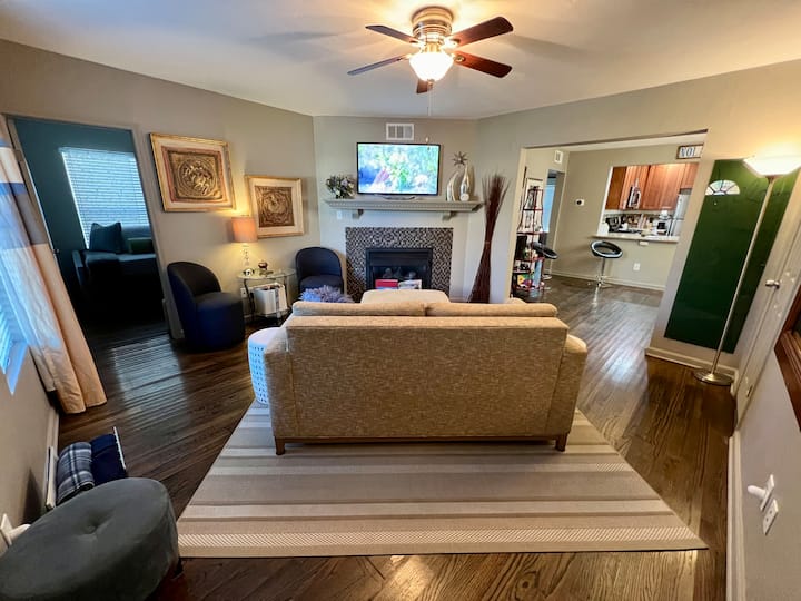 3 Bedrooms W/free Gated Parking,5-10mins.from All! - Water Park, Houston